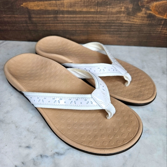 Vionic | Shoes | Vionic White Comfort Sandal Women Flip Flop Shoes Size ...